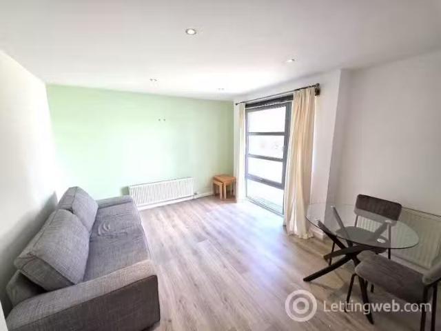 For Rent! 1 BR Property to rent in Merkland Lane, City Centre.