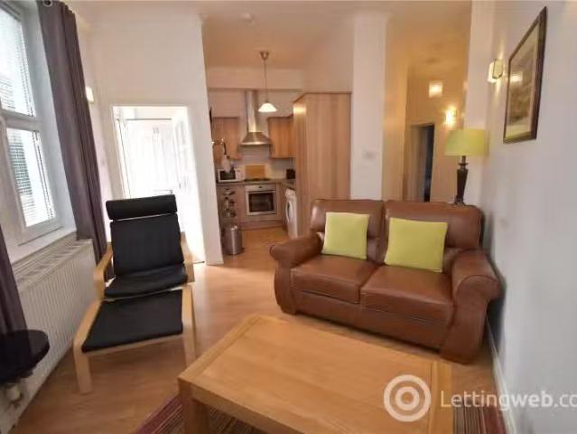 Nice 1 BR Property to rent in Morningside Gardens, Edinburgh.