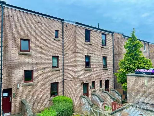 Cheap 1 BR Property to rent in Arthur Street, Leith Walk, Edin.