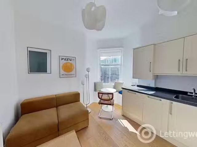 Nice 1 BR Property to rent in Buccleuch Street, Edinburgh, Mid.