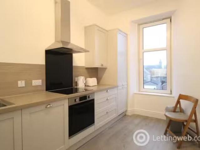 For Rent! 1 BR Property to rent in Broomhill Road, First Floor.