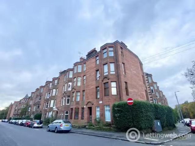 Nice 1 BR Property to rent in Garrioch Road, North Kelvinside.