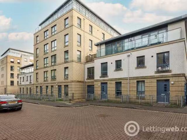 Unique 1 BR Property to rent in Handyside Place, Slateford, E.
