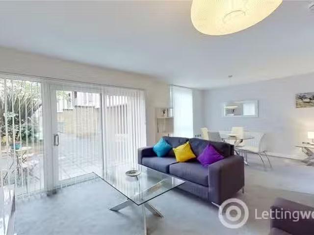 Charming 1 BR Property to rent in Kimmerghame Path, Edinburgh.