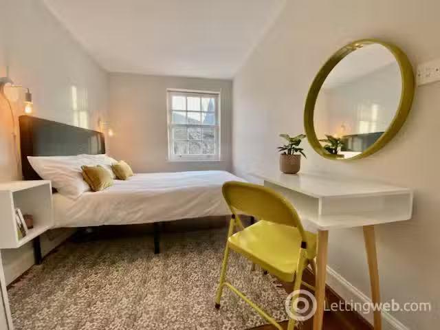 Unique 1 BR Property to rent in West Crosscauseway, Newington.