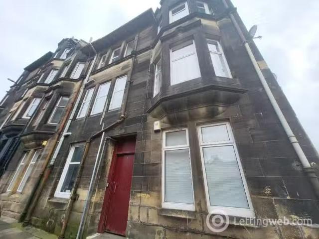 Cheap 1 BR Property to rent in West Street, Paisley, Renfrewsh.