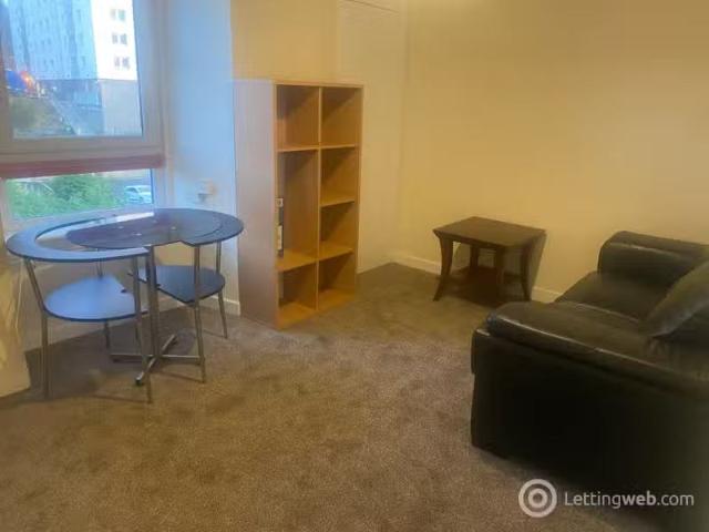 Unique 1 BR Property to rent in 17 Dudhope Street, Dundee DD1.