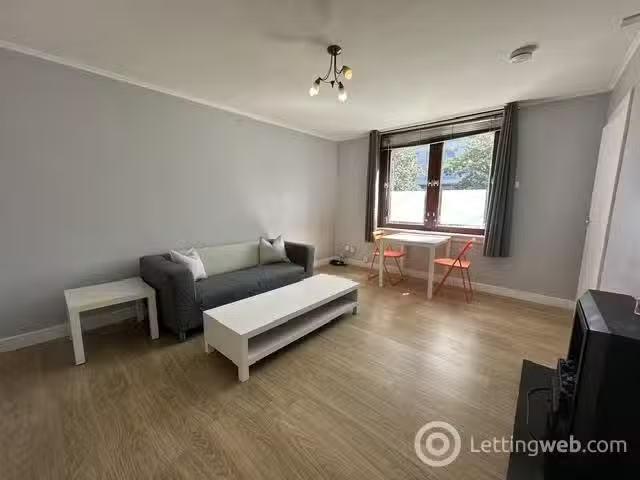 Cheap 1 BR Property to rent in 138 School Drive