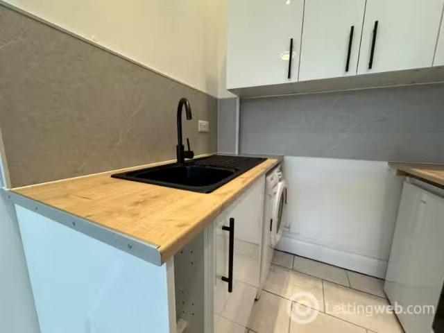 Rental! 1 BR Property to rent in 28/13, Wardlaw Place, Edinbur.
