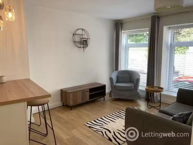 Cheap 1 BR Property to rent in 21B Raeburn Place, Aberdeen, AB.