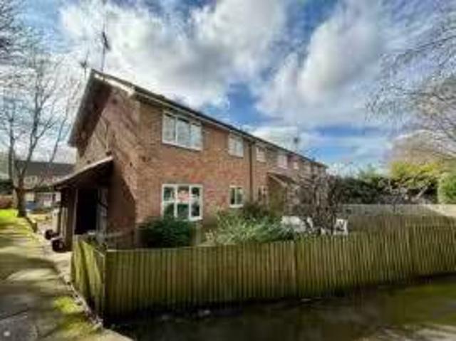 For Rent! 1 BR Property & Houses to Rent: Ashridge, Farnboroug.