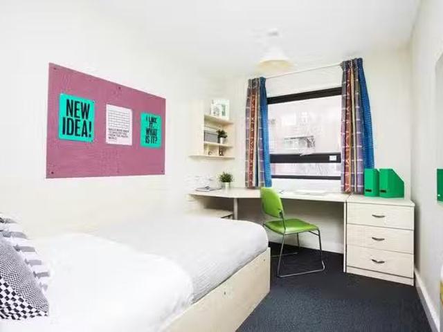 Deal! 1 BR Rahere Court En Suite, Classic