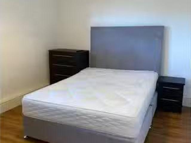 Nice 1 BR Room in a shared 4 bedroom apartment for rent in Lon.