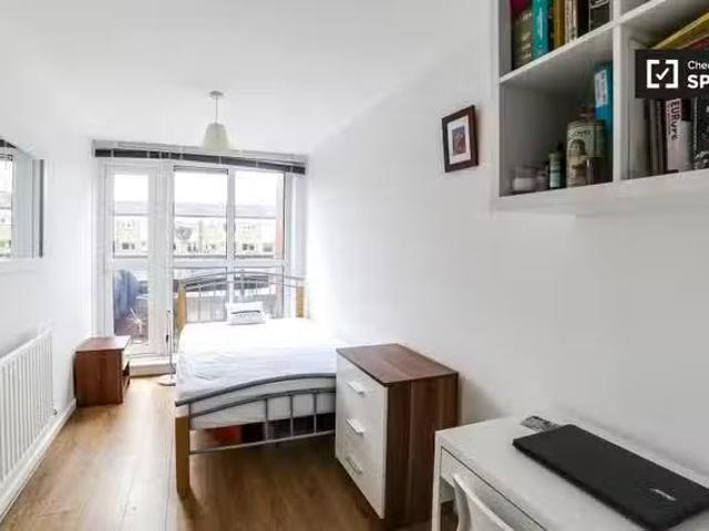Charming 1 BR Room in shared flat for rent in Bow East, London