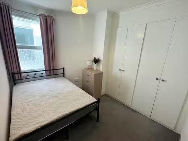 Cheap 1 BR Robinson Road, London