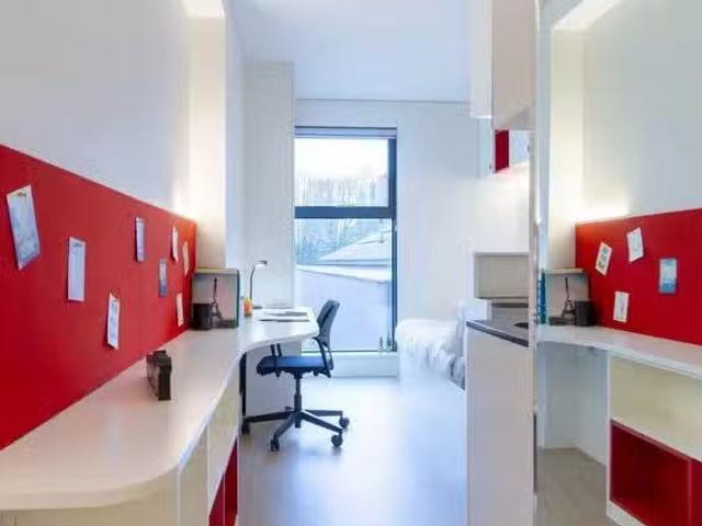 Cozy 1 BR Spring Mews Bronze En Suite