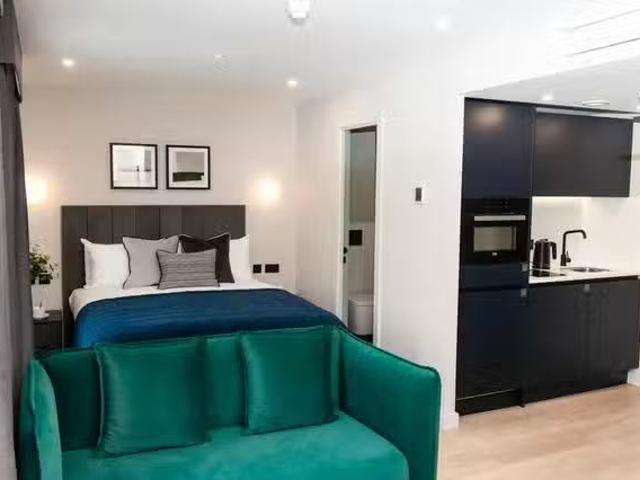 New 1 BR St Chads Queensway, Birmingham
