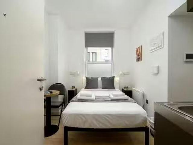 New 1 BR Stockwell Street, London