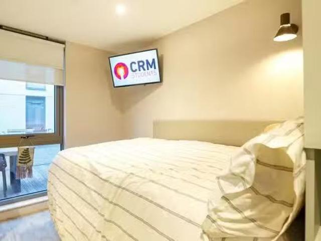 Charming 1 Room Cosmos Sheffield 8 Bed En suite