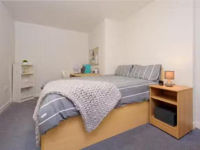 Cheap 1 Room Keiller Court, Dundee 5 Bedroom Flat with Singl.