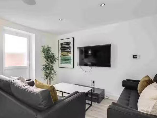 Cozy 1 Room 142 Alderson Road, L15 6 Beds 5 Baths
