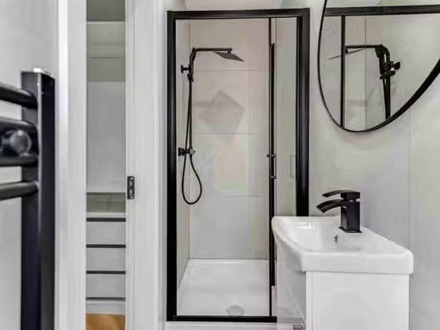 Unique 1 Room 108 Blantyre Road L15 6 Beds 6 Baths