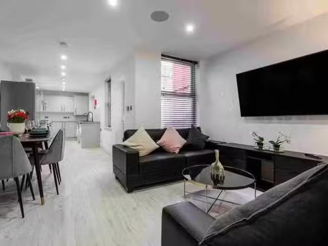 Rental! 1 Room 56 Hannan, L6 6 Beds 4 Baths