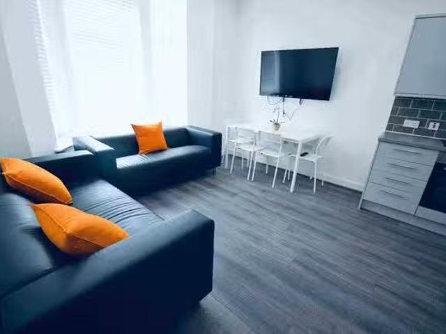 Unique 1 Room 58 Egerton road, L15 8 Beds 2 Baths