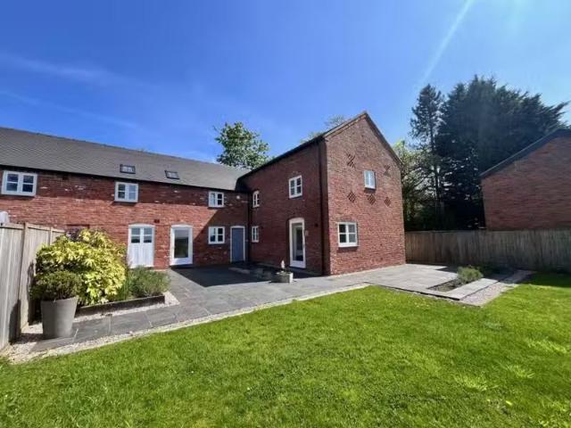 Just in! 2 BA 4 bedroom barn conversion for rent in Twemlow Ho.