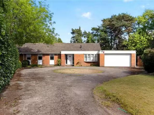 New 2 BA 4 bedroom bungalow for rent in Pool Meadow Close, Sol.