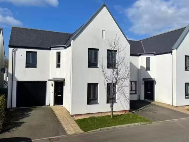 Rental! 2 BA 4 bedroom detached house for rent in Milbury Farm.