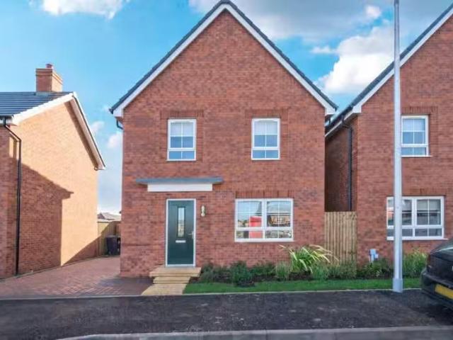 Nice 2 BA 4 bedroom detached house for rent in Spectrum Avenue.