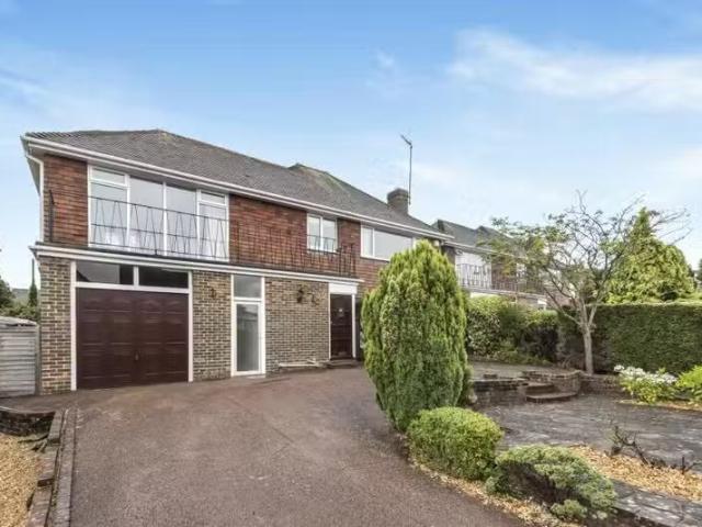 Nice 2 BA 4 bedroom detached house for rent in Wolstonbury Clo.