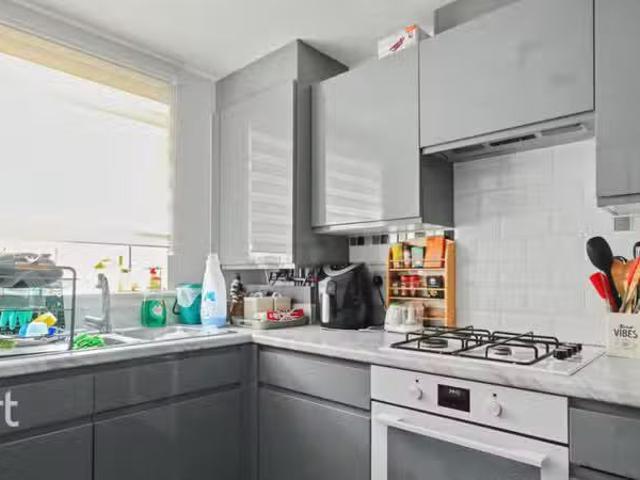 For Rent! 2 BA 4 bedroom detached house for rent in Wagtail Cr.