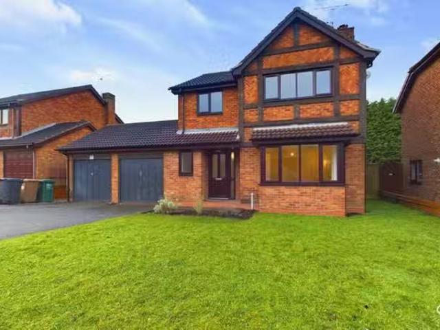 Deal! 2 BA 4 bedroom detached house for rent in Westacre Drive.