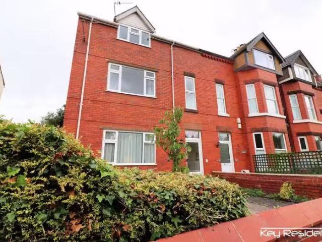 Rental! 2 BA 4 bedroom flat for rent in Drummond Road, Hoylake.