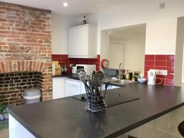 For Rent! 2 BA 4 bedroom house for rent in Broad Street, Cante.