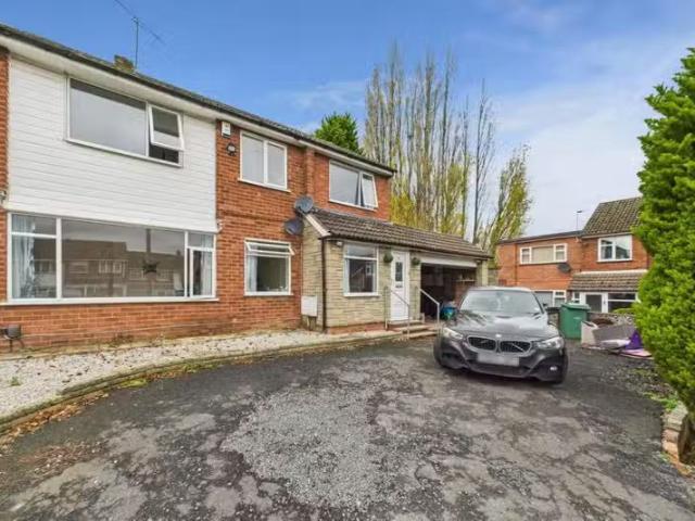 For Rent! 2 BA 4 bedroom house for rent in Kendall Rise, Kings.