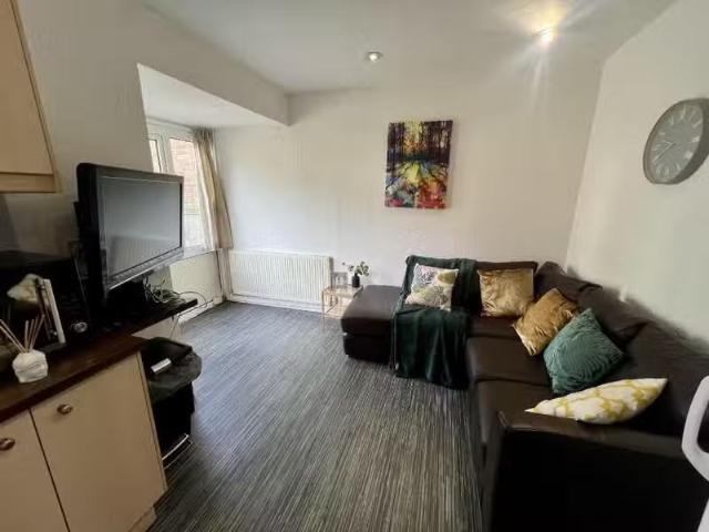 Deal! 2 BA 4 bedroom house for rent in Metchley Drive, Harborn.