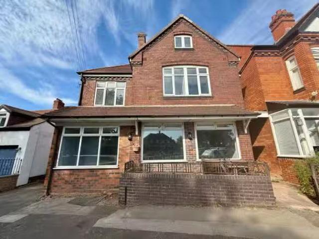 Nice 2 BA 4 bedroom house for rent in The Green, Castle Bromwi.