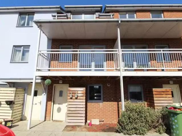New 2 BA 4 bedroom House to rent, Adams Drive, South Willesbor.