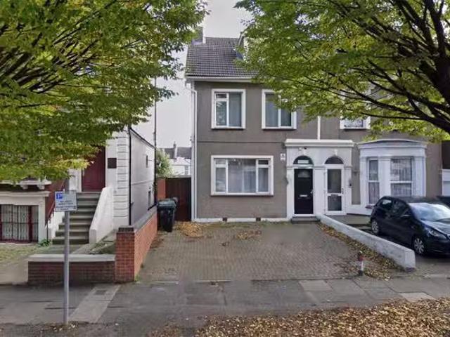 Just in! 2 BA 4 bedroom semi detached house for rent in The Gr.