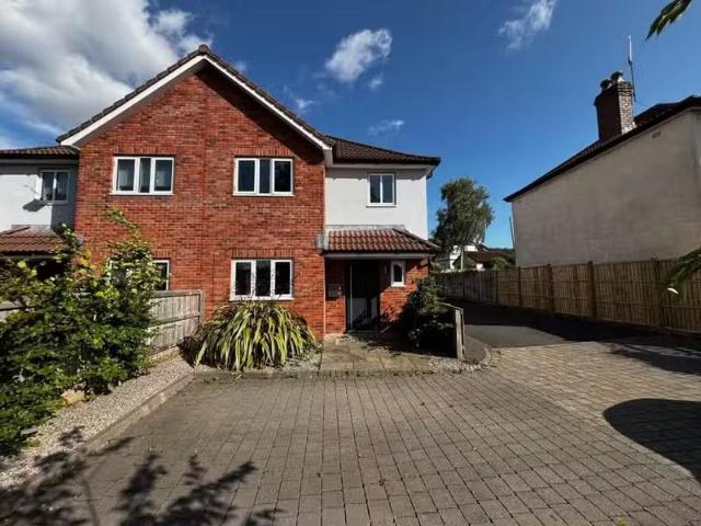 Rental! 2 BA 4 bedroom semi detached house for rent in West To.