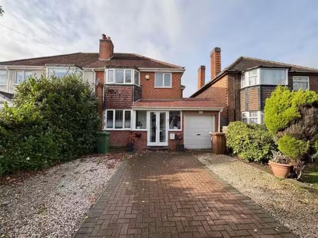 Charming 2 BA 4 bedroom semi detached house for rent in Damson.