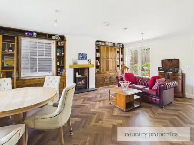 New 2 BA 4 bedroom semi detached house for rent in Mill Green.