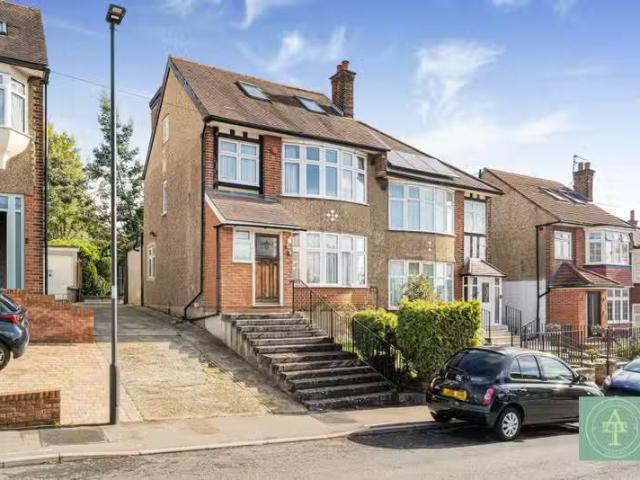 Just in! 2 BA 4 bedroom semi detached house for rent in Slades.