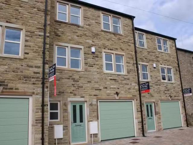 New 2 BA 4 bedroom town house for rent in Canal Wharfe Yard, K.