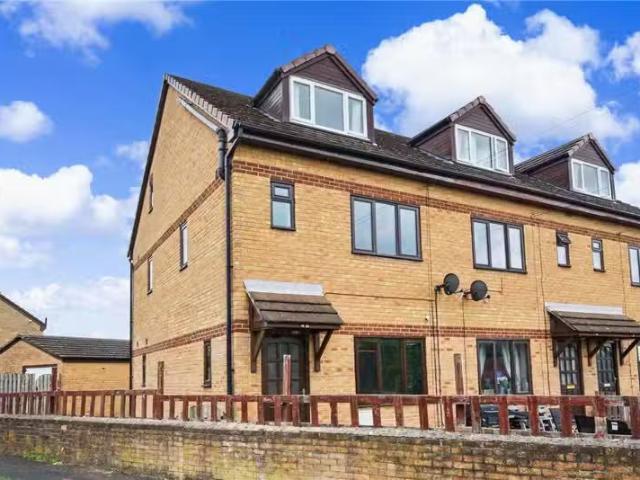 Rental! 2 BA 4 bedroom town house for rent in Ferrand Avenue.