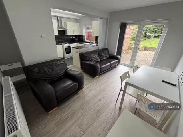 New 2 BA 4 bedroom terraced house for rent in Templar Avenue.