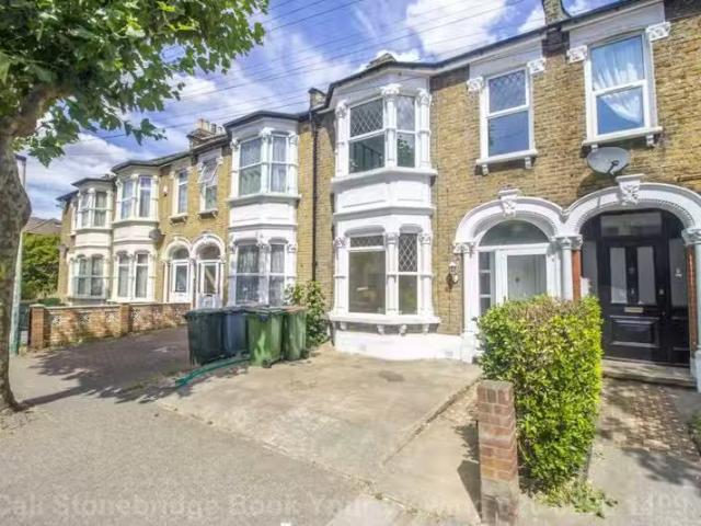 Rental! 2 BA 4 bedroom terraced house for rent in Terrace Road.